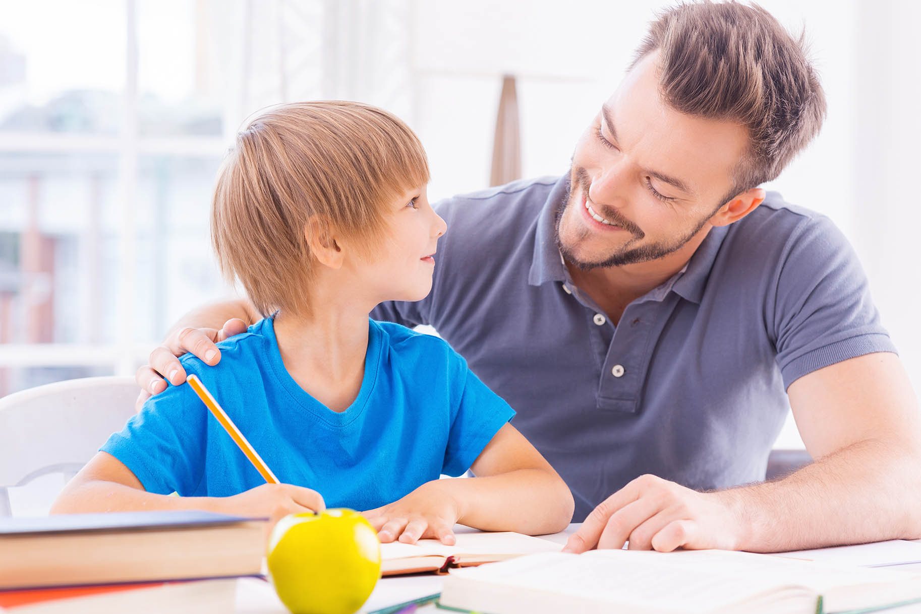 I compiti scolastici: problema dei bambini o dei genitori? - Amico Pediatra